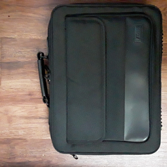 Targus | Office | Notebook Case | Poshmark